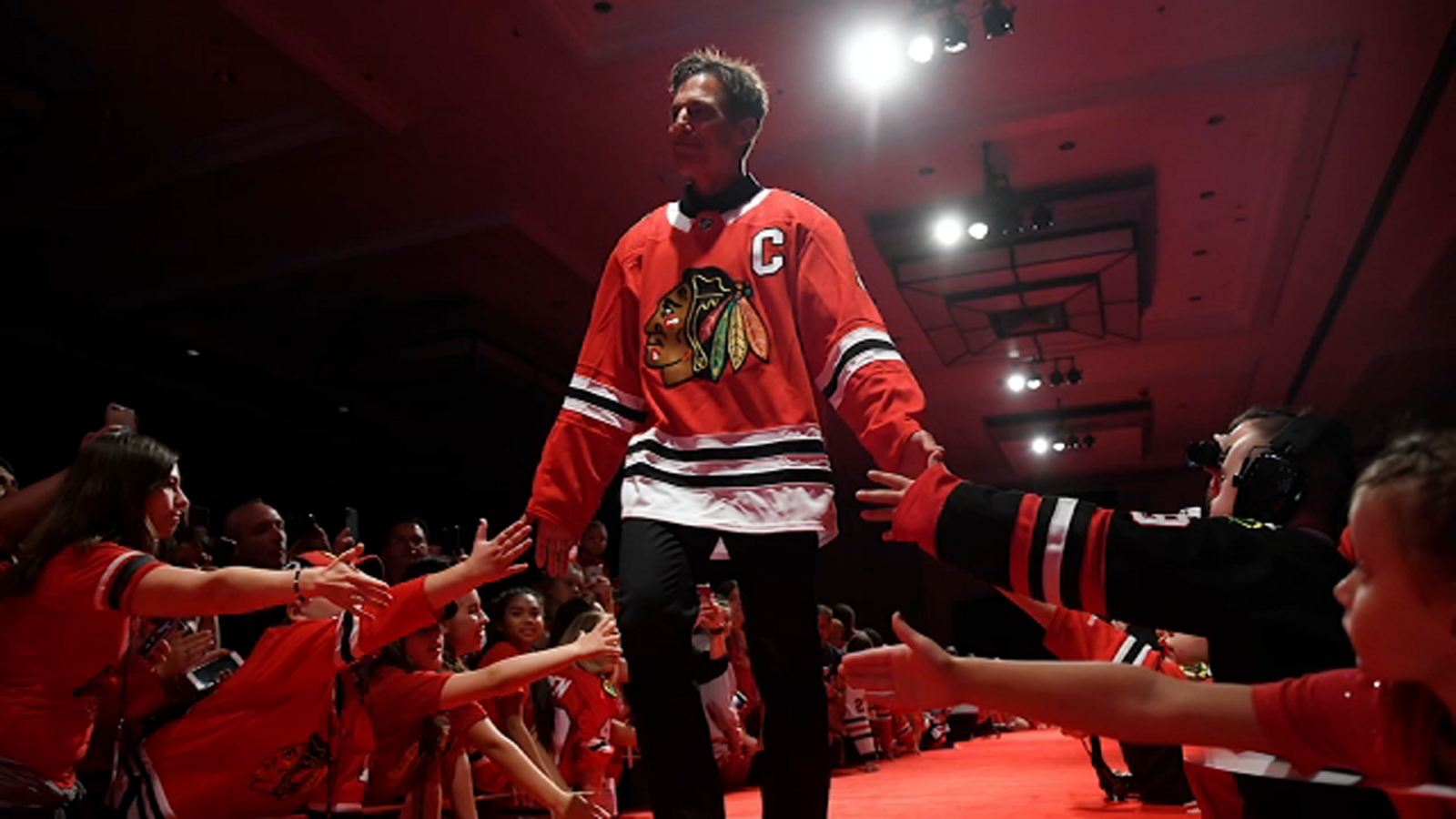 Chris Chelios retirement night: #7 officially hangs in United Center ...
