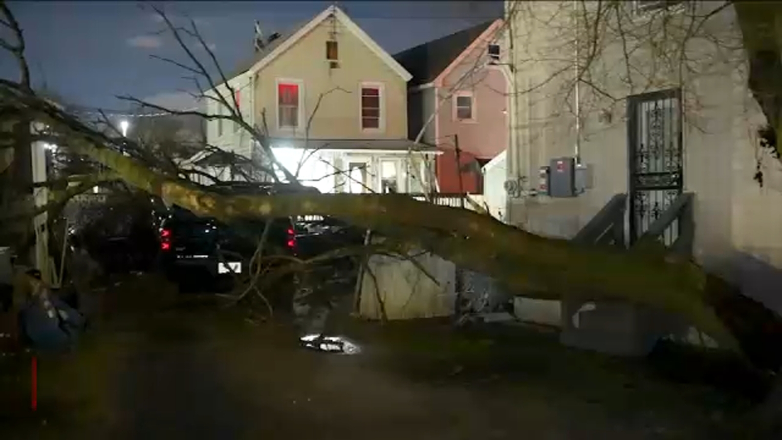 Severe weather hits NYC with wind, rain; Downed trees, power outages in Queens - ABC7 New York