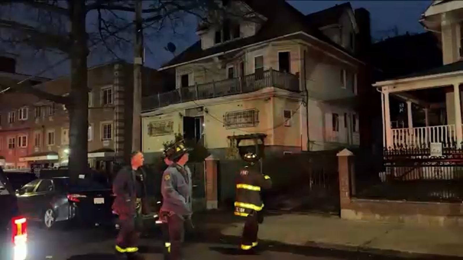 Bronx fire leaves 1 person dead, firefighter injured in University ...