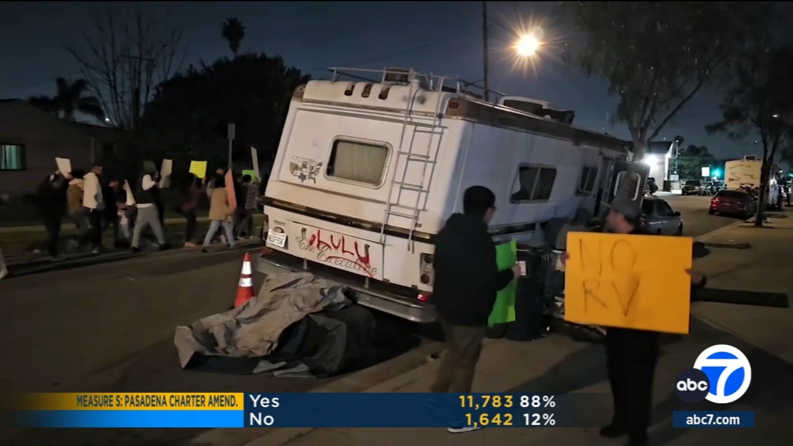 Compton residents protest proliferation of RVs on their street - ABC7 ...