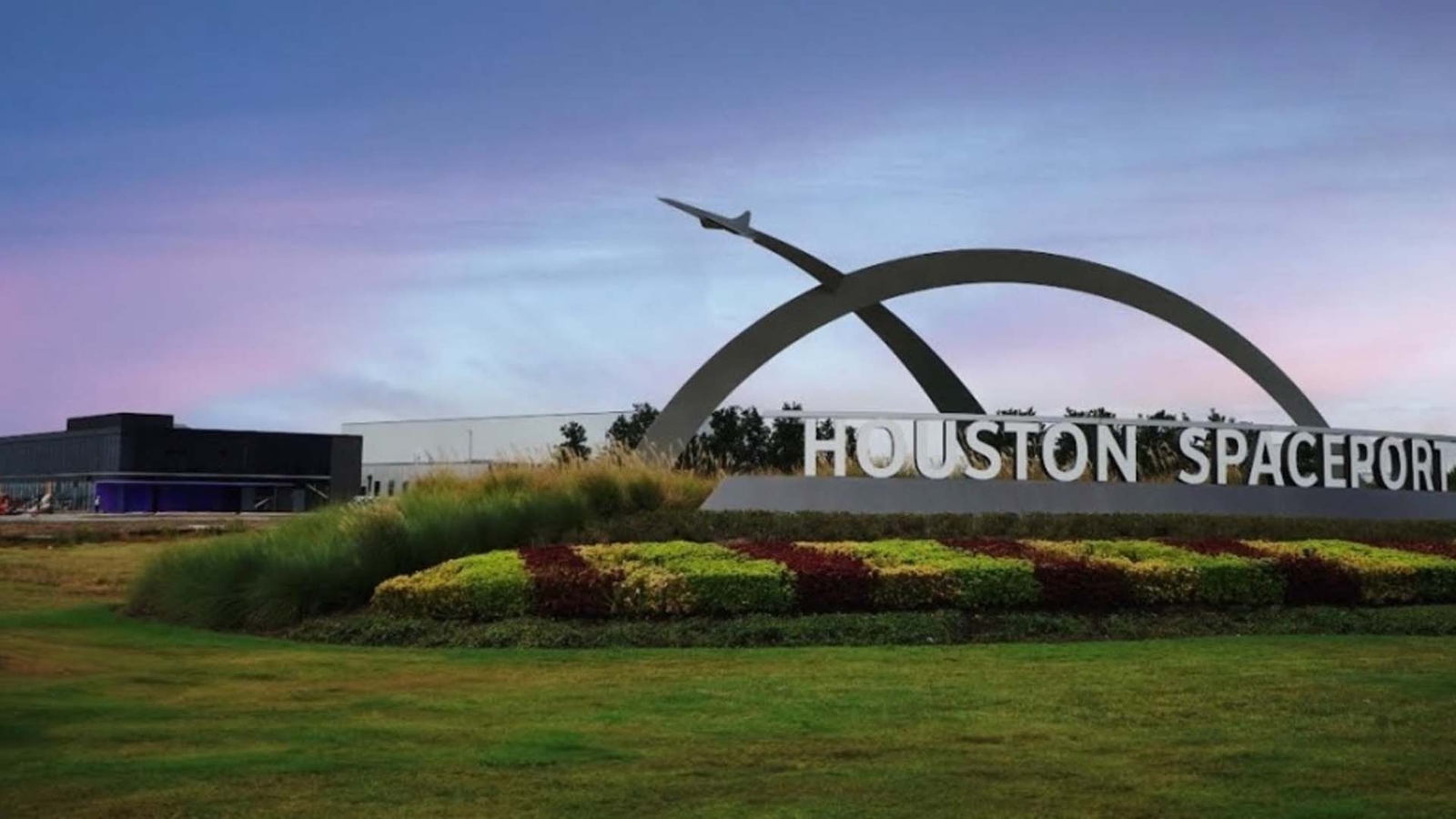 Taxiway Lima, roughly 2-mile stretch connecting Houston Spaceport to ...