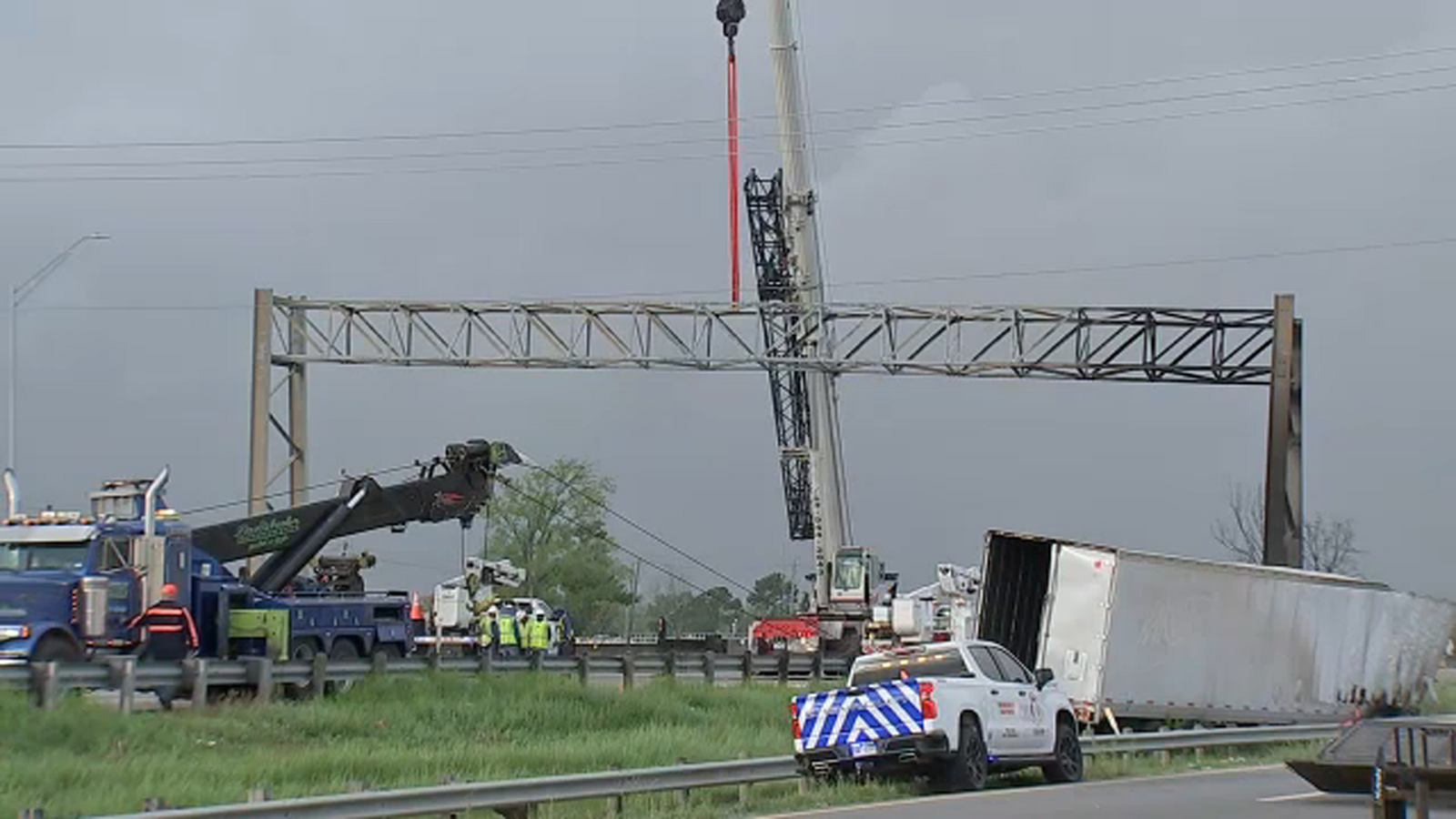 Houston traffic: I-10 East Fwy main lanes reopened in Baytown near Thompson after deadly, fiery ...