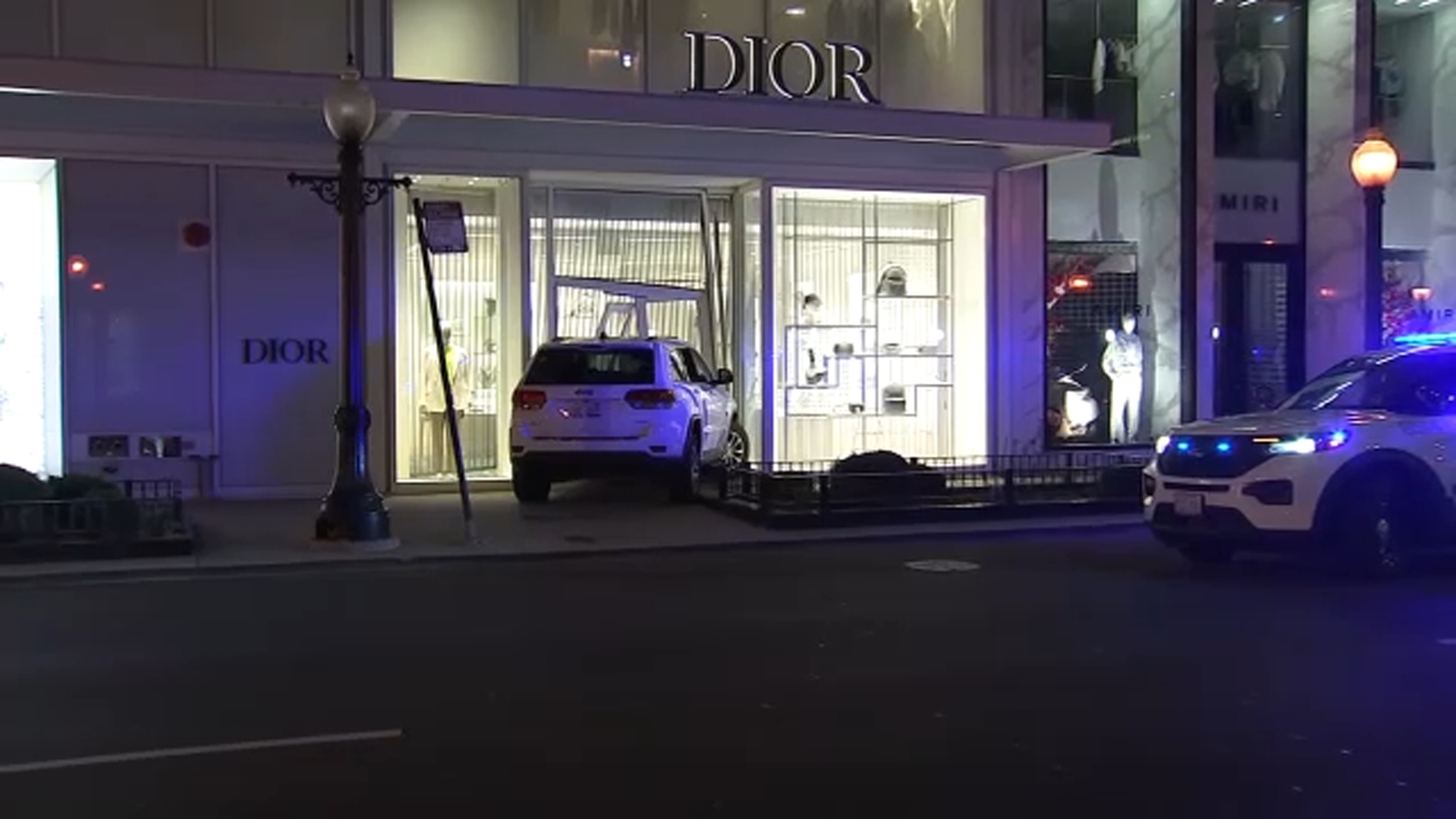 Chicago crash: Car slams into Dior store in Gold Coast in failed smash ...