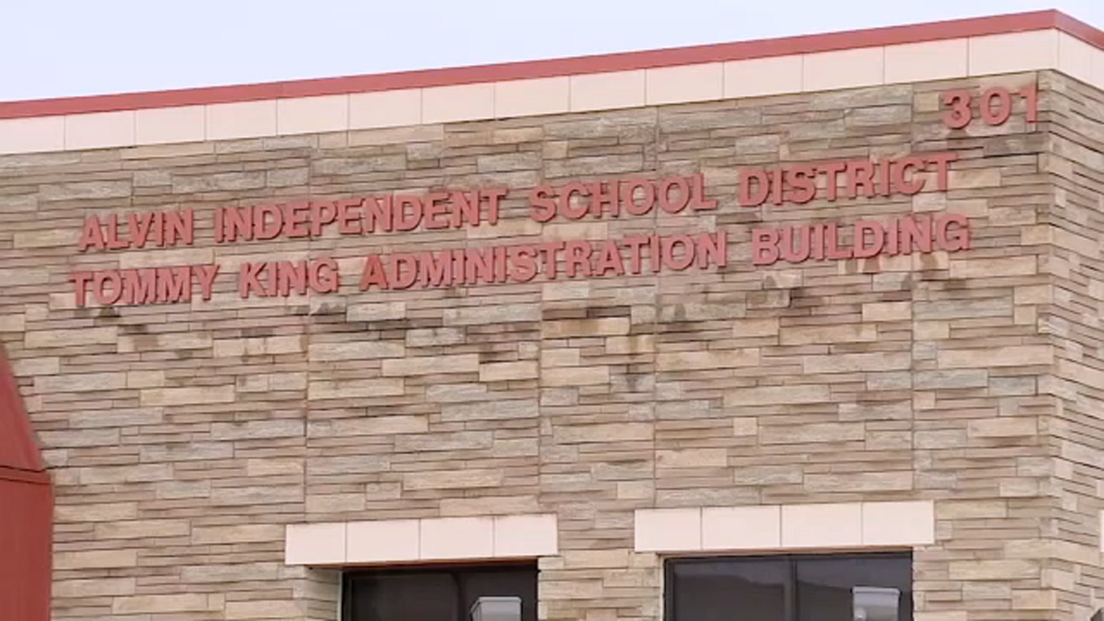 Alvin ISD kindergartener accidentally brought gun to Savannah Lakes Elementary School, district ...