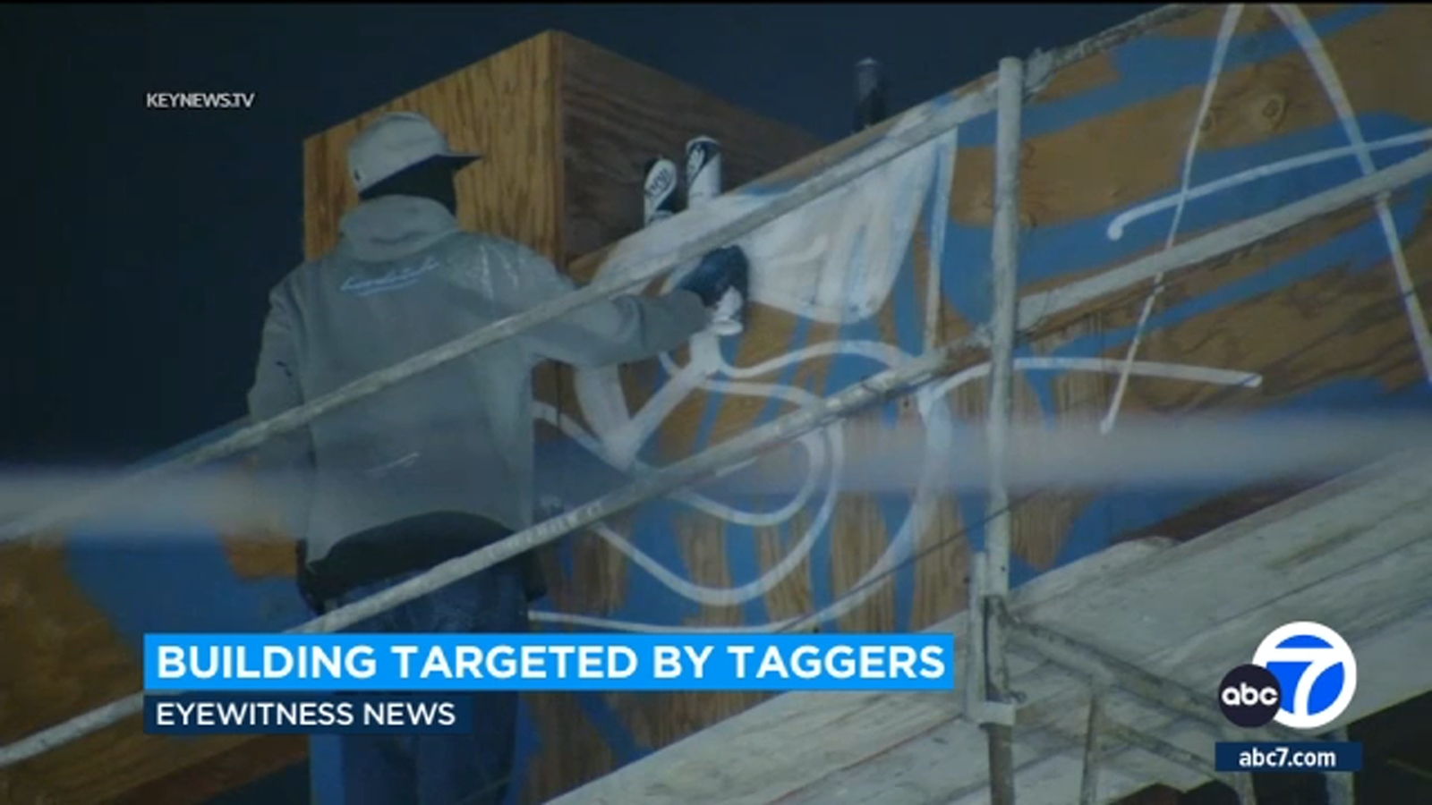 Taggers target another Los Angeles building under construction; video ...