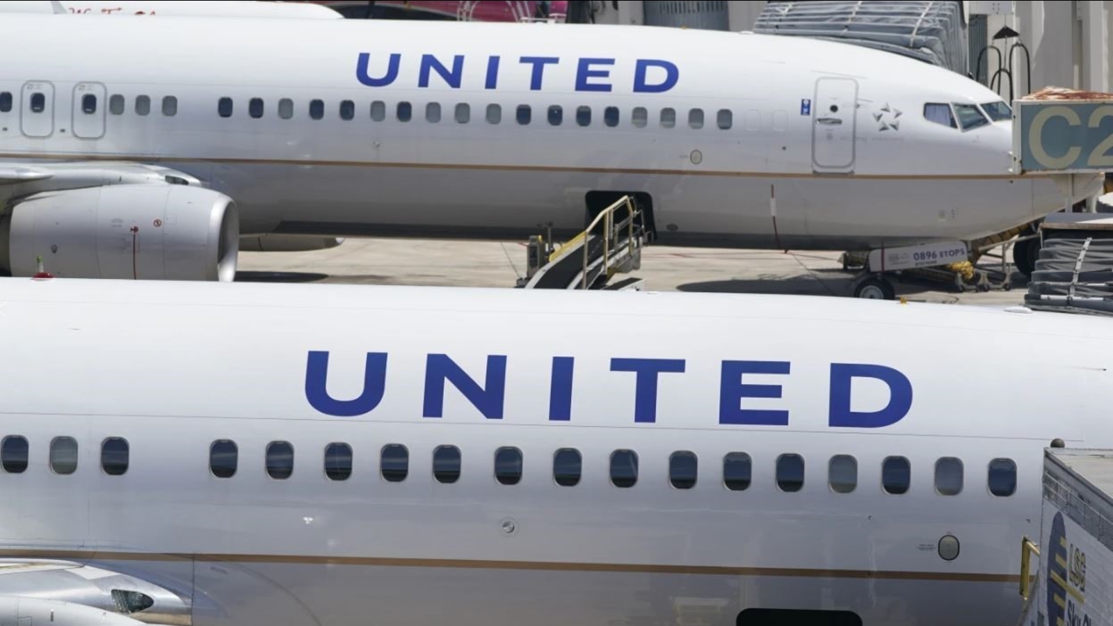 United Airlines faces increased scrutiny from regulators following ...