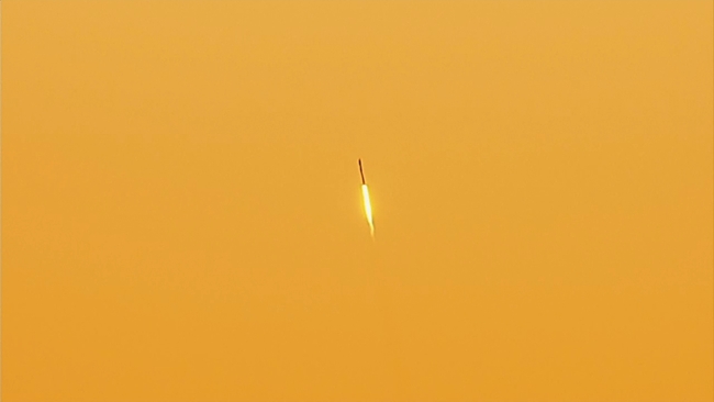 SpaceX Falcon 9 rocket launches from Vandenberg Space Force Base, lights up SoCal coast - ABC7 ...