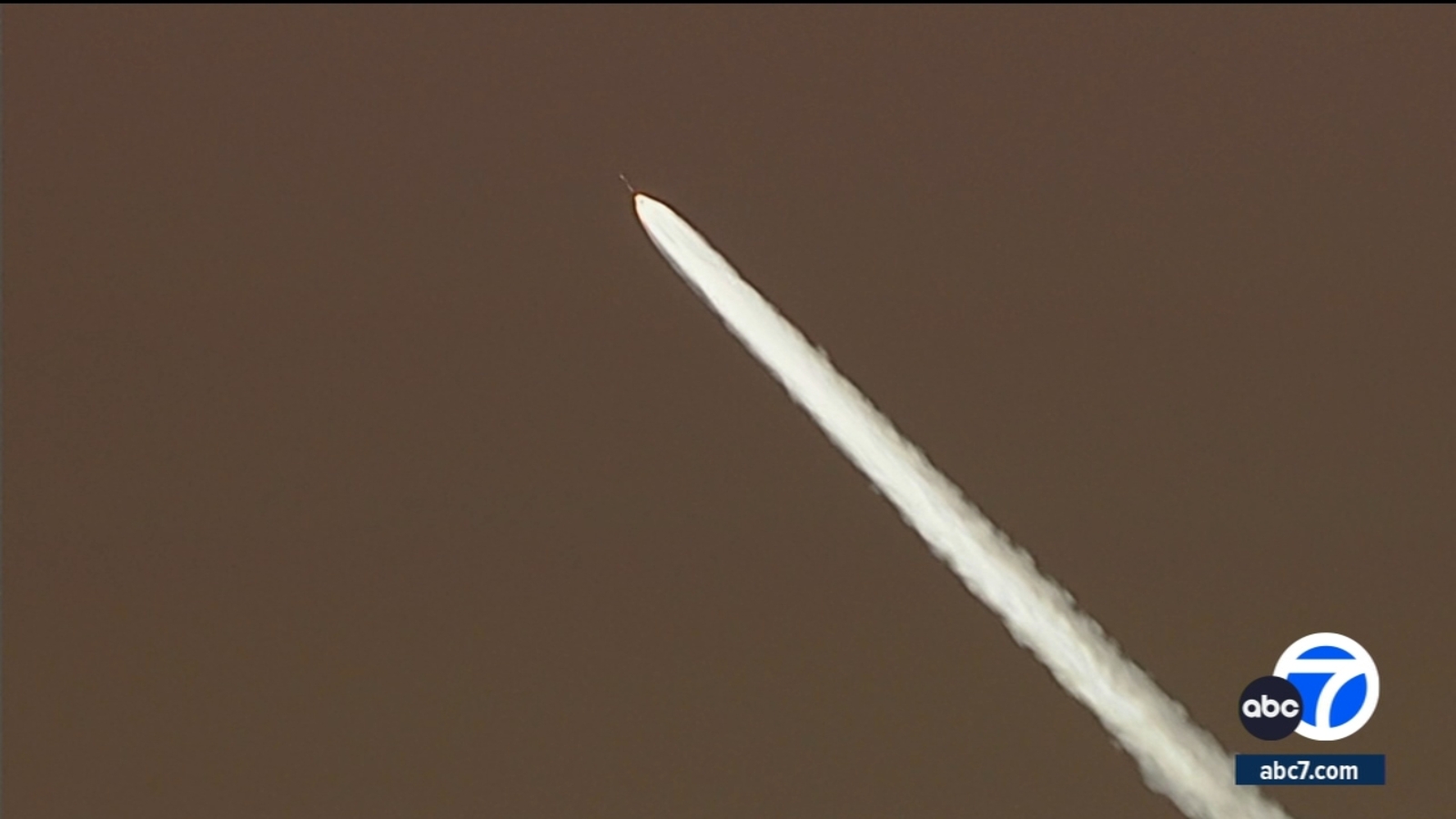 SpaceX Falcon 9 rocket launches from Vandenberg Space Force Base, lights up SoCal coast - ABC7 ...