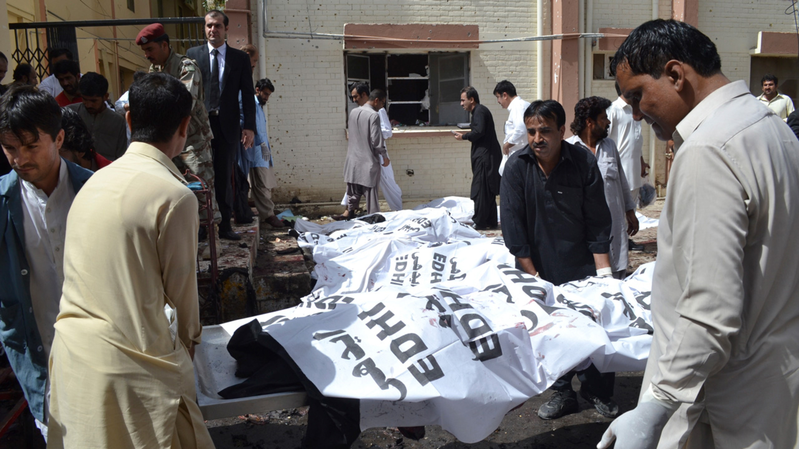 Suicide bombing at Pakistani hospital in Quetta kills 67 - ABC13 Houston