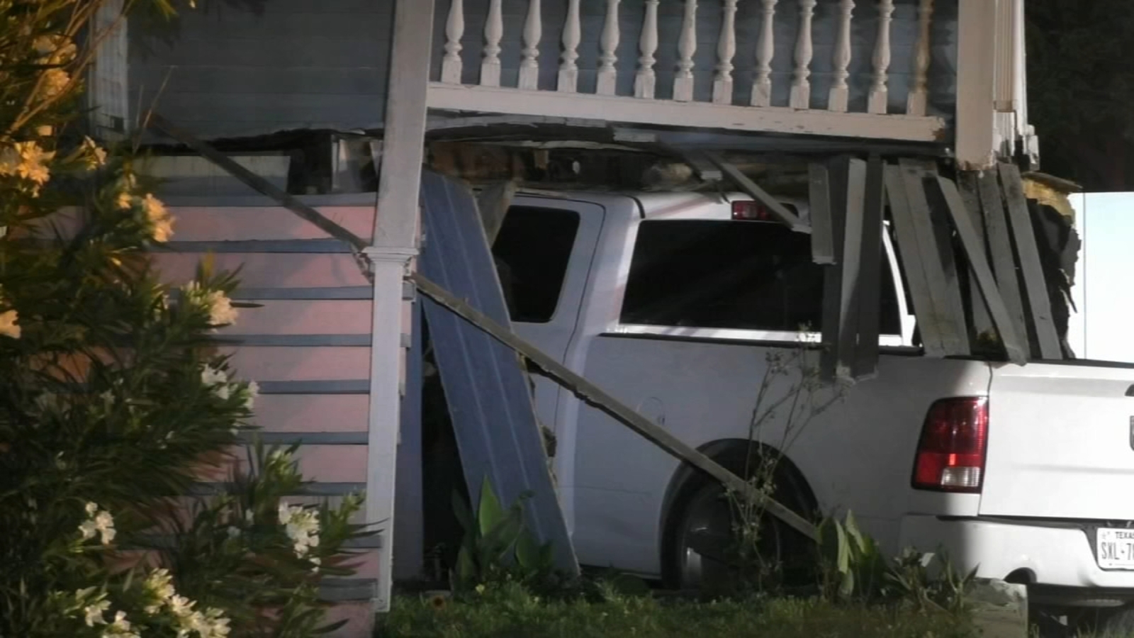 Car into house: Police chase ends in Galveston after driver crashes ...