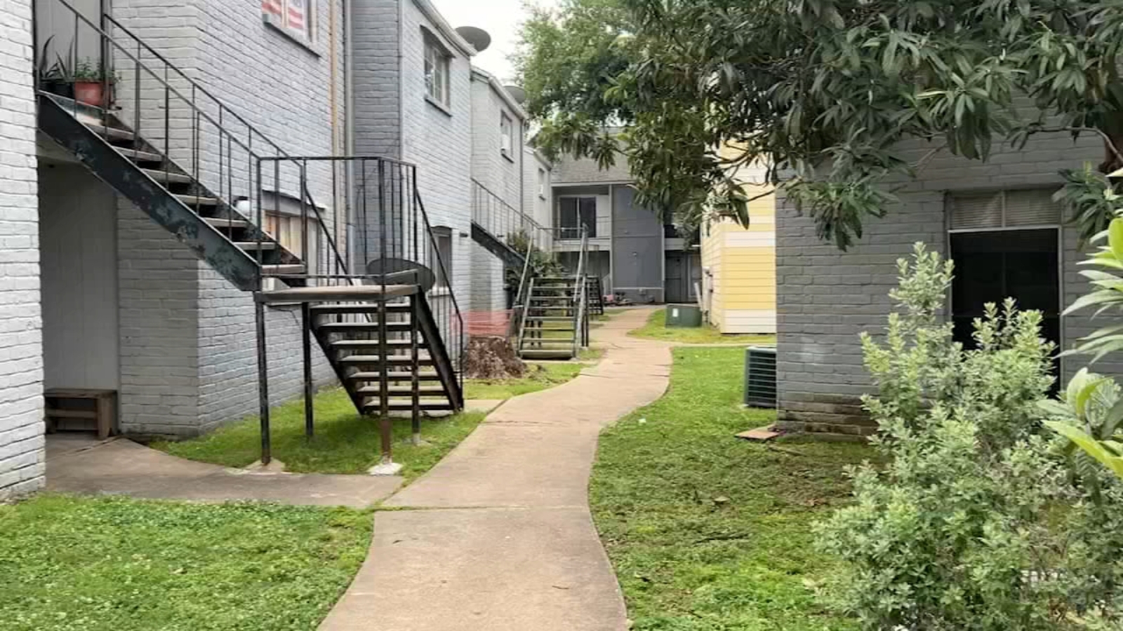 19-year-old beaten with brass knuckles shoots 2 alleged teen robbers ...