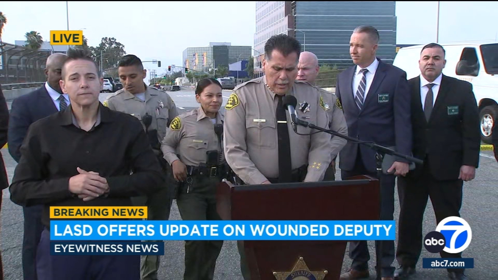 Los Angeles County Sheriff Robert Luna provides details on shooting of ...