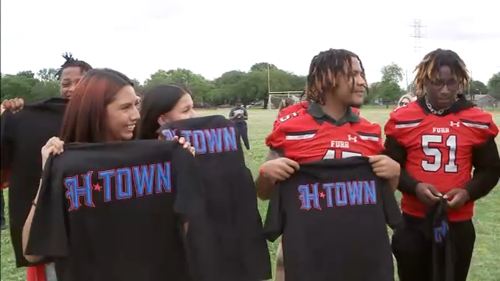 Houston Texans merch: ABC13 helps surprise Furr High School students ...