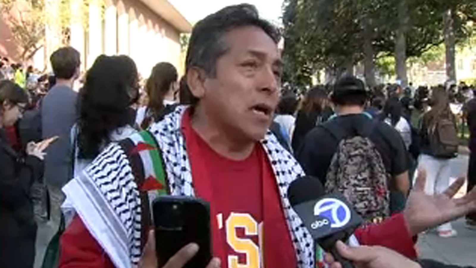 USC father supports daughter at pro-Palestinian demonstration - ABC7 ...