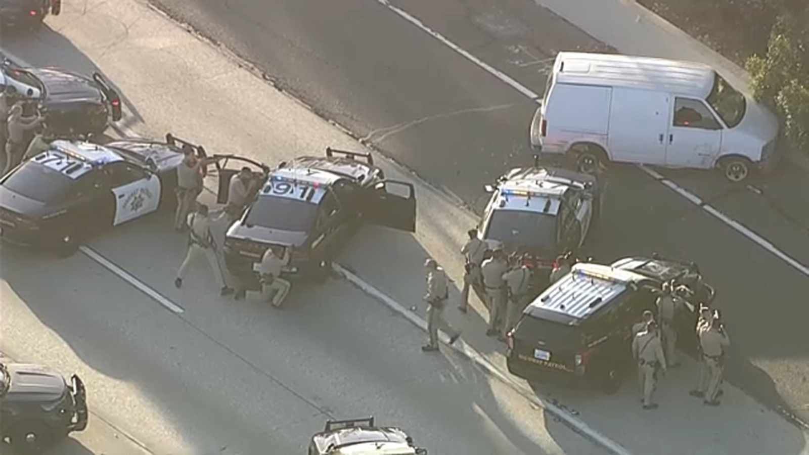 Compton standoff on 91 Freeway ends after CHP takes suspect into custody - ABC7 Los Angeles