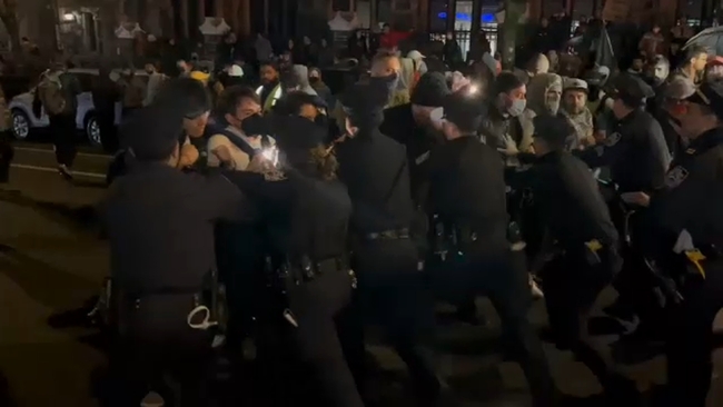 City College protests: NYPD officers arrest demonstrators in Hamilton ...