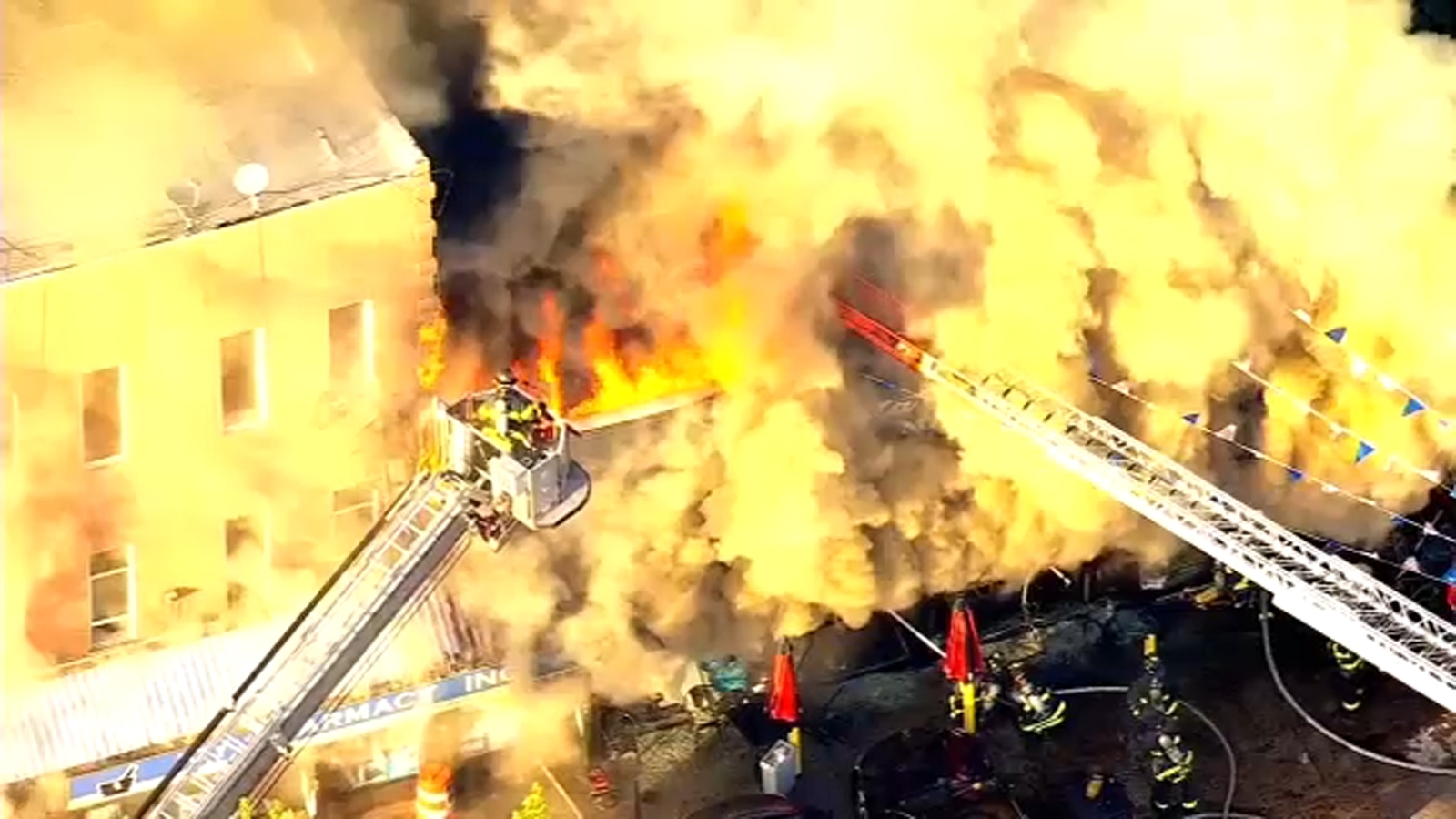 Brooklyn supermarket fire: FDNY battling massive blaze burning through ...