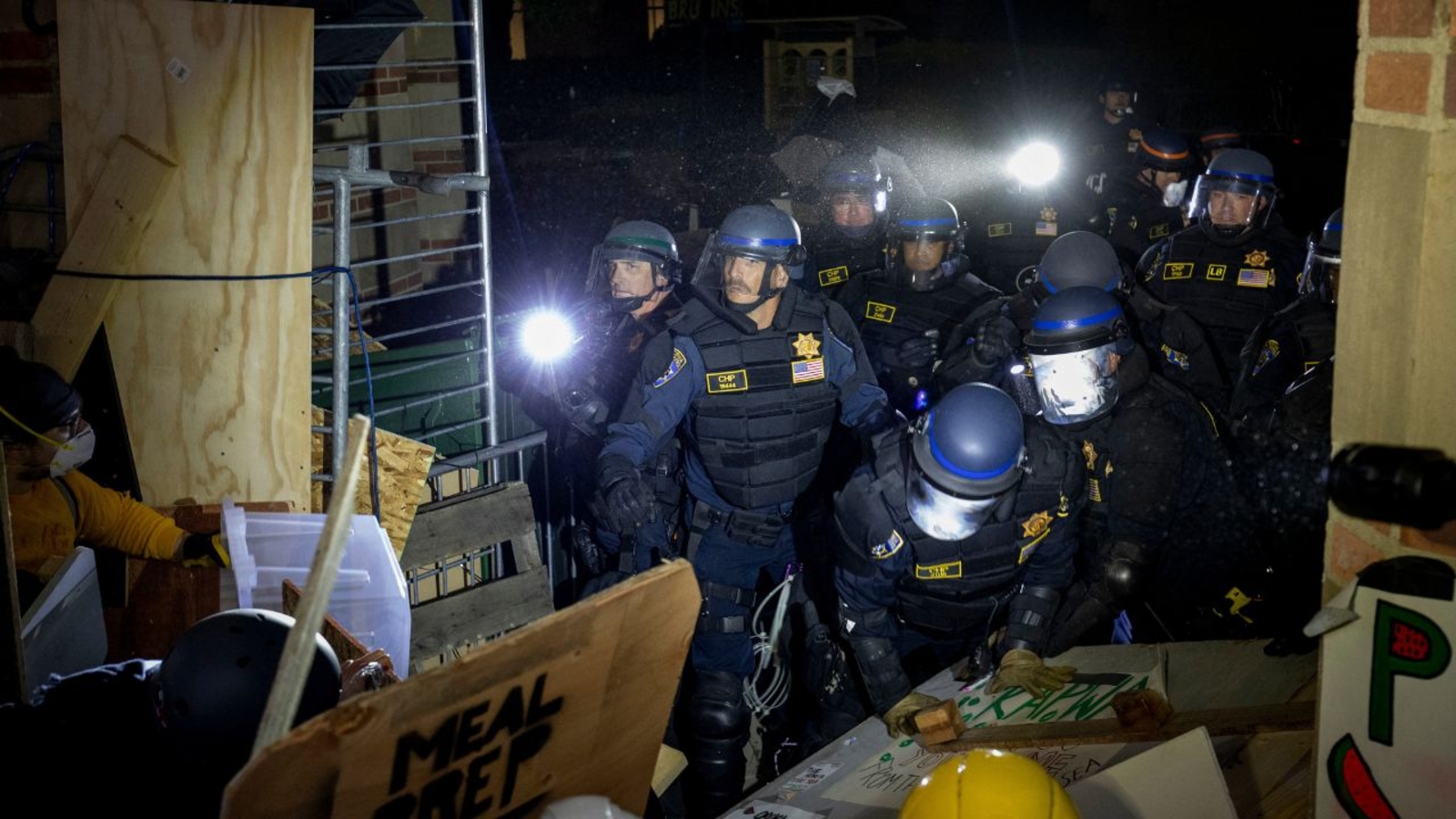 Police at UCLA dismantle pro-Palestinian encampment; protesters ...