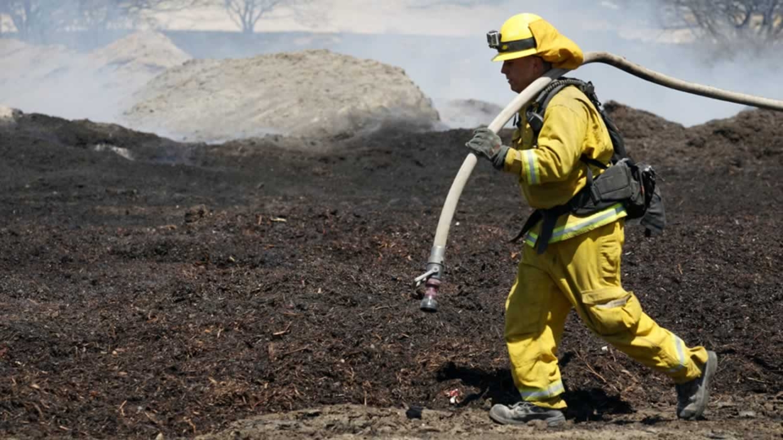 Cal Fire firefighters march in Sacramento, demand equal pay - ABC7 San ...