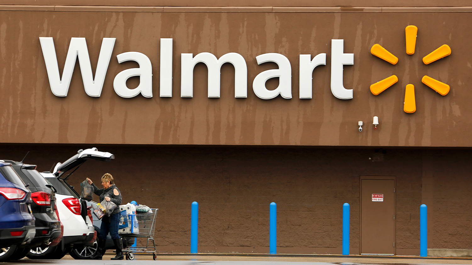 Walmart raising starting wages for U.S. workers in March 203 - ABC30 Fresno