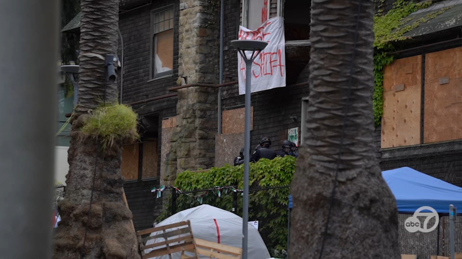 Police Arrest 12 Pro Palestinian Protesters Occupying Anna Head Alumnae