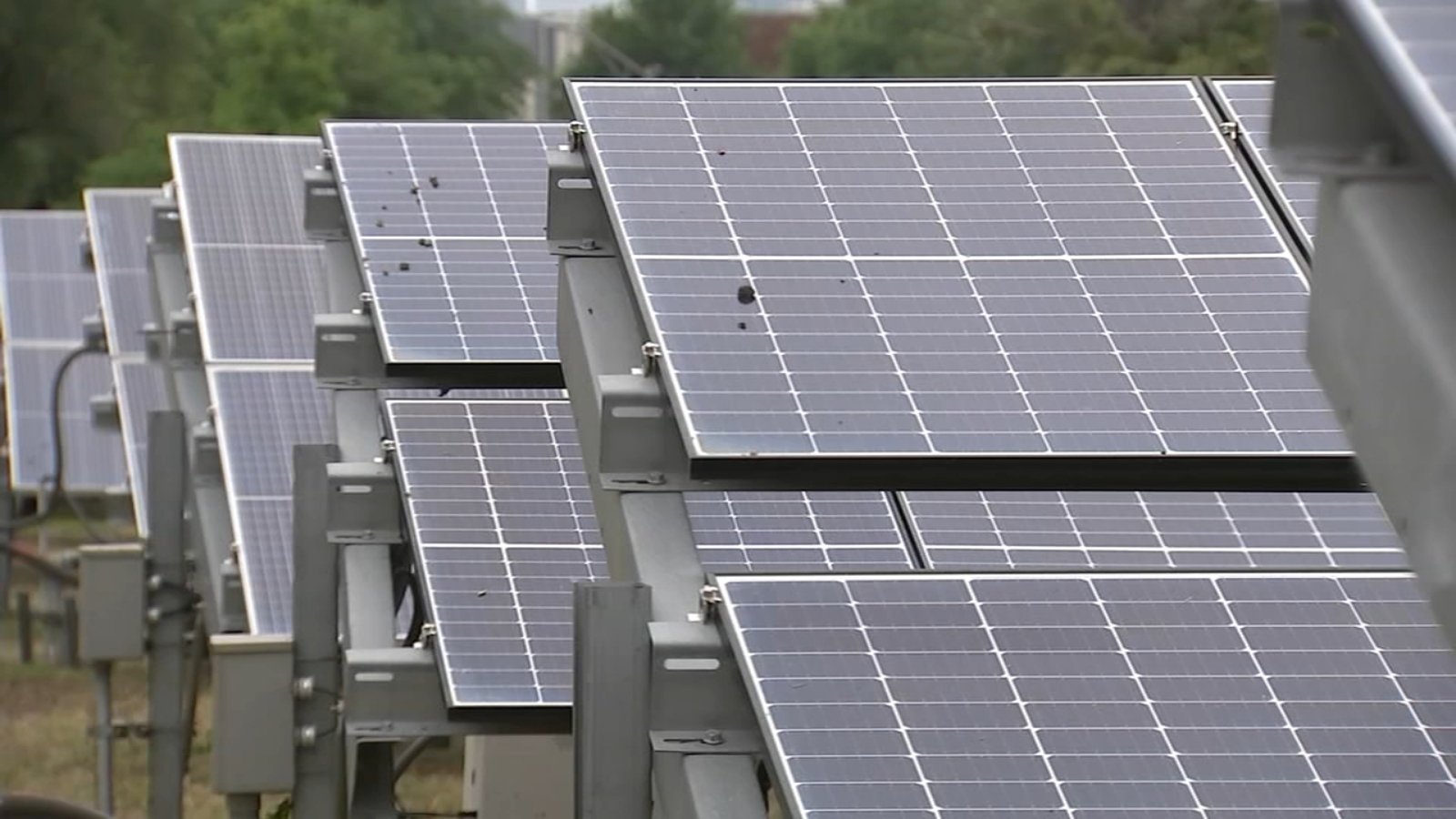 Bronzeville unveils community solar power micro-grid array, among first ...