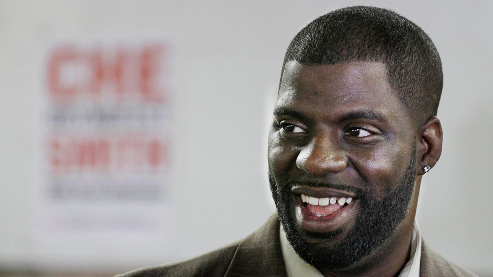 Rhymefest purchases Kanye West's childhood home - ABC7 Chicago