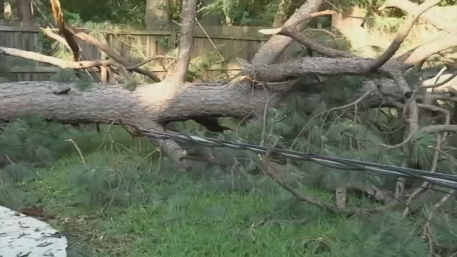 Houston-area power outages: Thousands of CenterPoint Energy customers ...