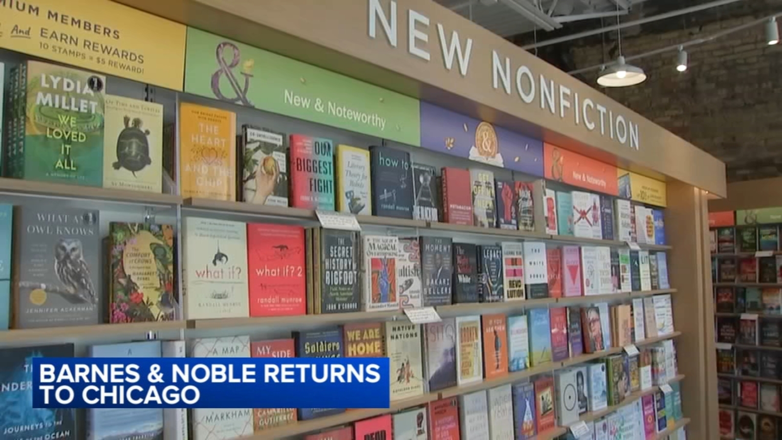 Barnes and Noble Chicago: Barnes & Noble is back in the city with new ...
