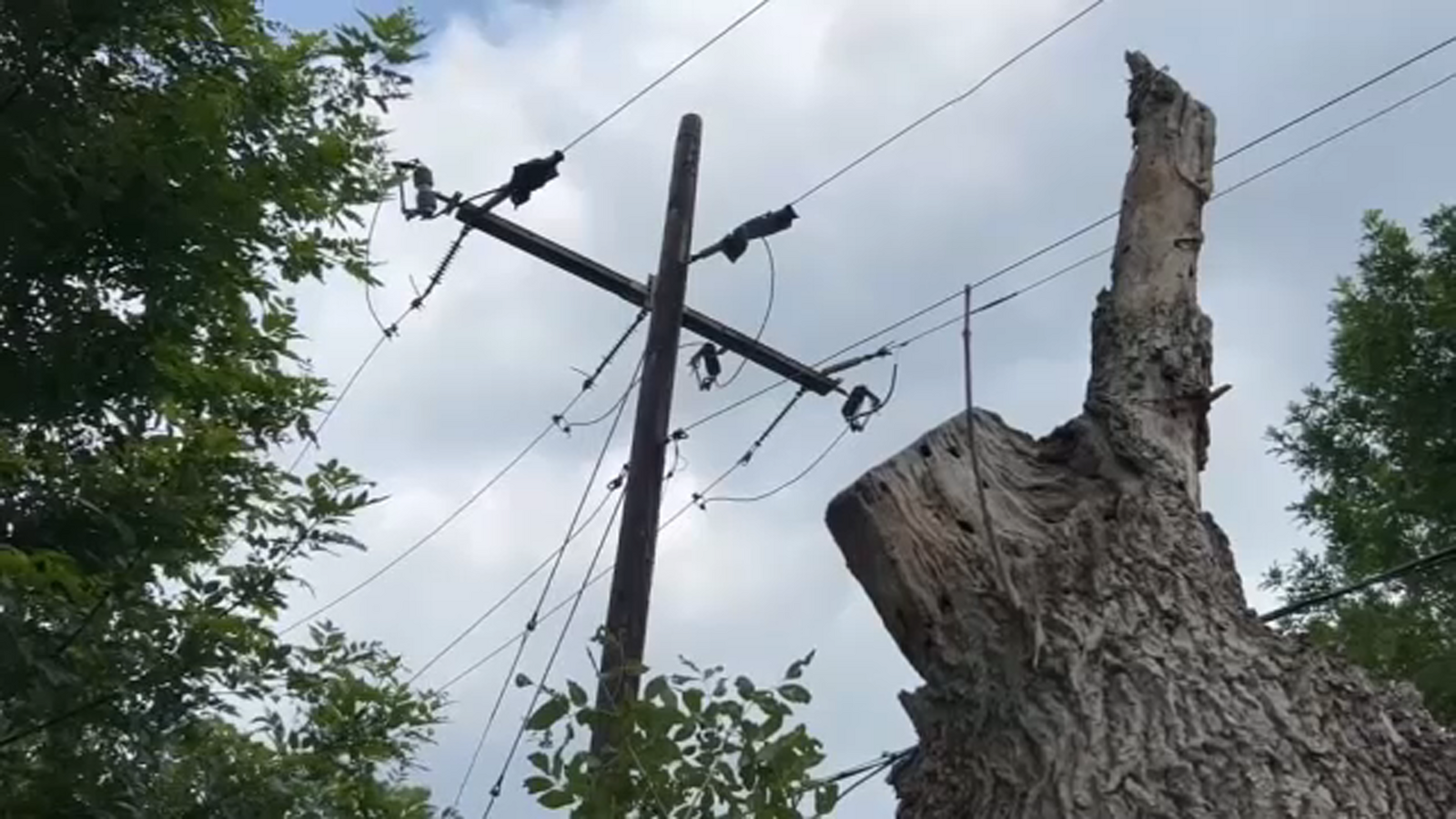 Lake Conroe downed power lines: 59-year-old man succumbs to burn ...