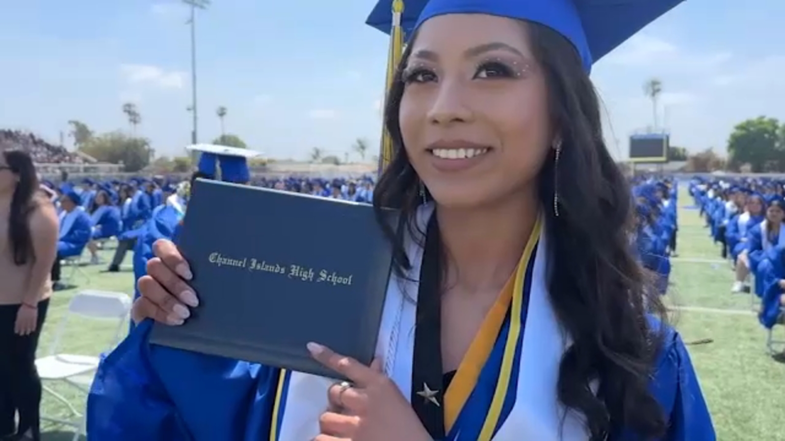 Estudiante de Honduras en Oxnard celebra graduación de secundaria a ...