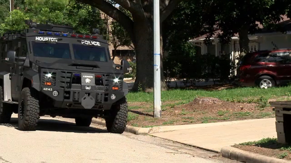 SWAT scene unfolding in southwest Houston neighborhood near Ridgecreek ...