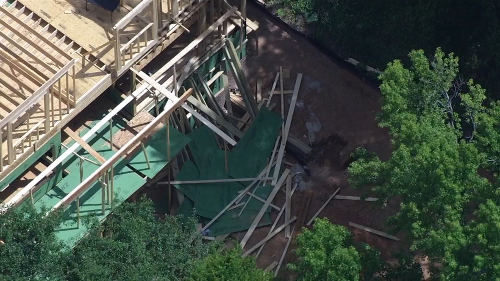 Raleigh construction injury: 5 people injured in deck collapse at North ...