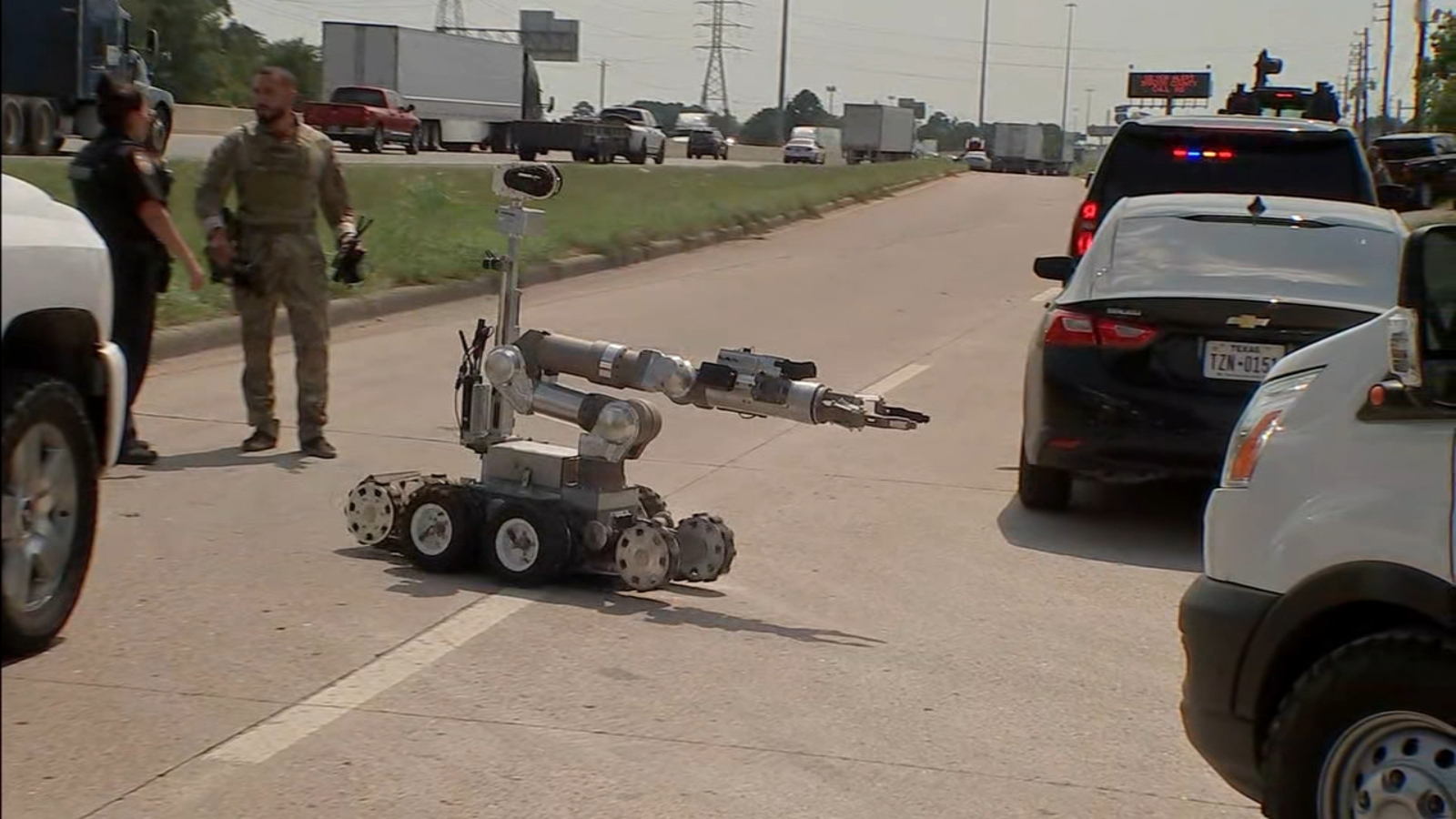 Harris County Swat Arrest Wanted Murder Suspect At Luxury Inn Off I 10