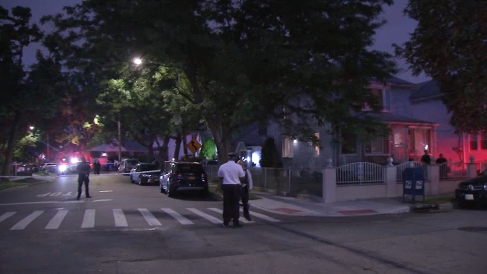 Queens double shooting leaves 15-year-old boy, man injured - ABC7 New York