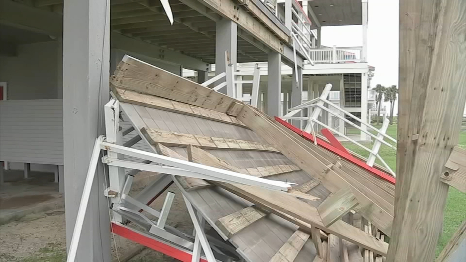 Galveston West End beach house deck collapse on Kahala Drive caused by ...