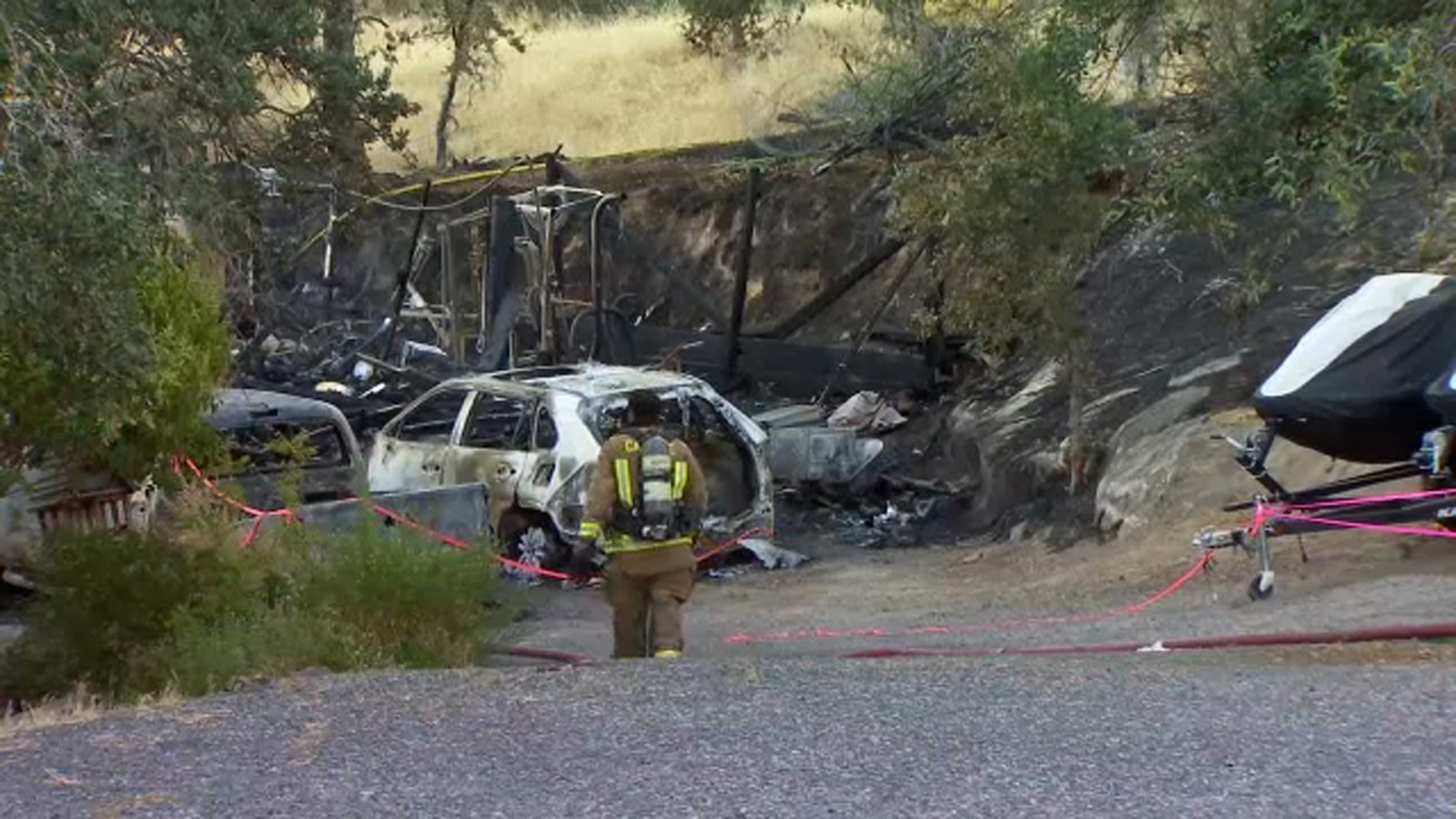 House fire in Yosemite Lakes spreads to vehicles and vegetation, officials say - ABC30 Fresno