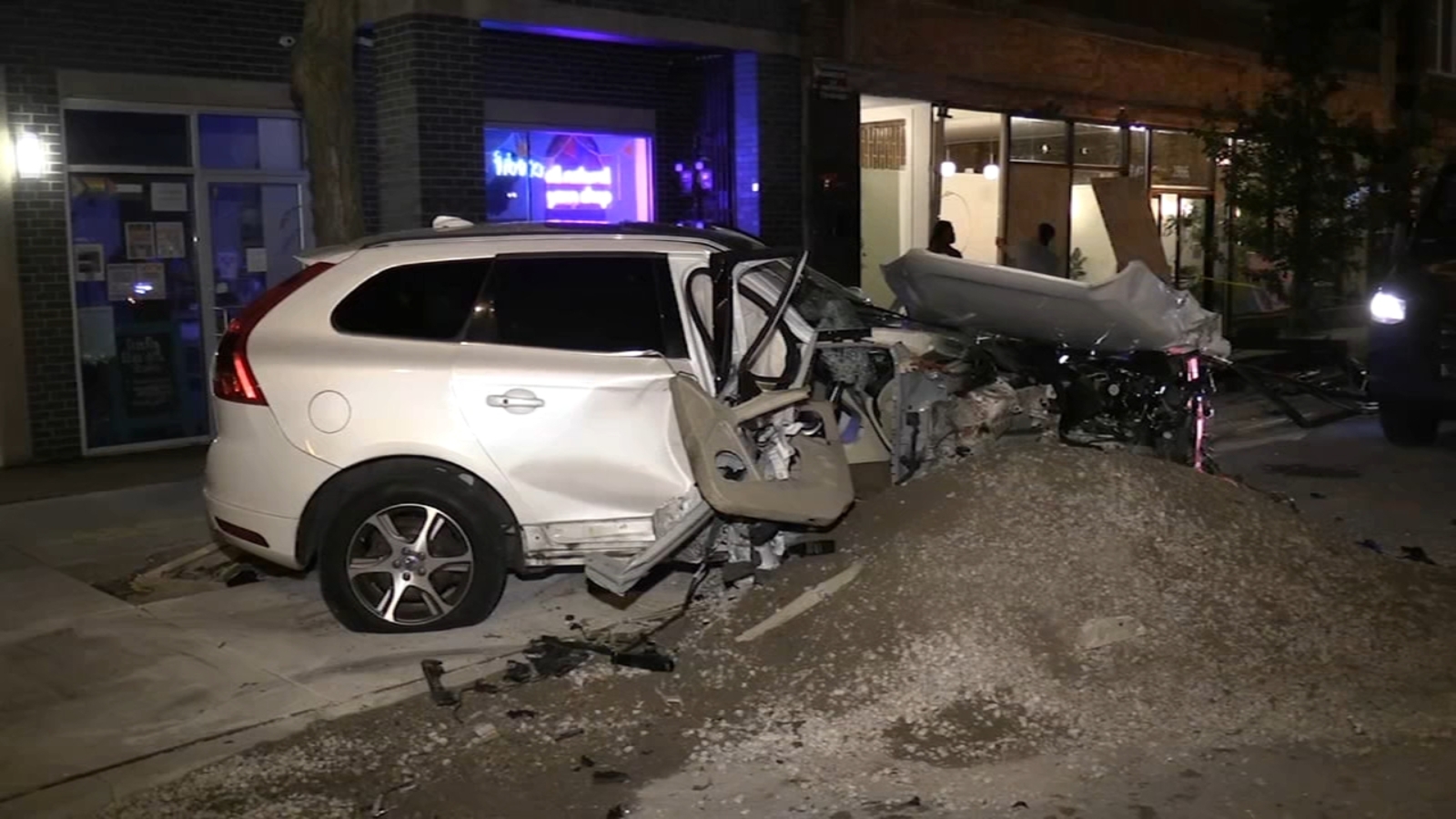 Logan Square crash: 2 injured, 1 critically, after SUV slams into ...