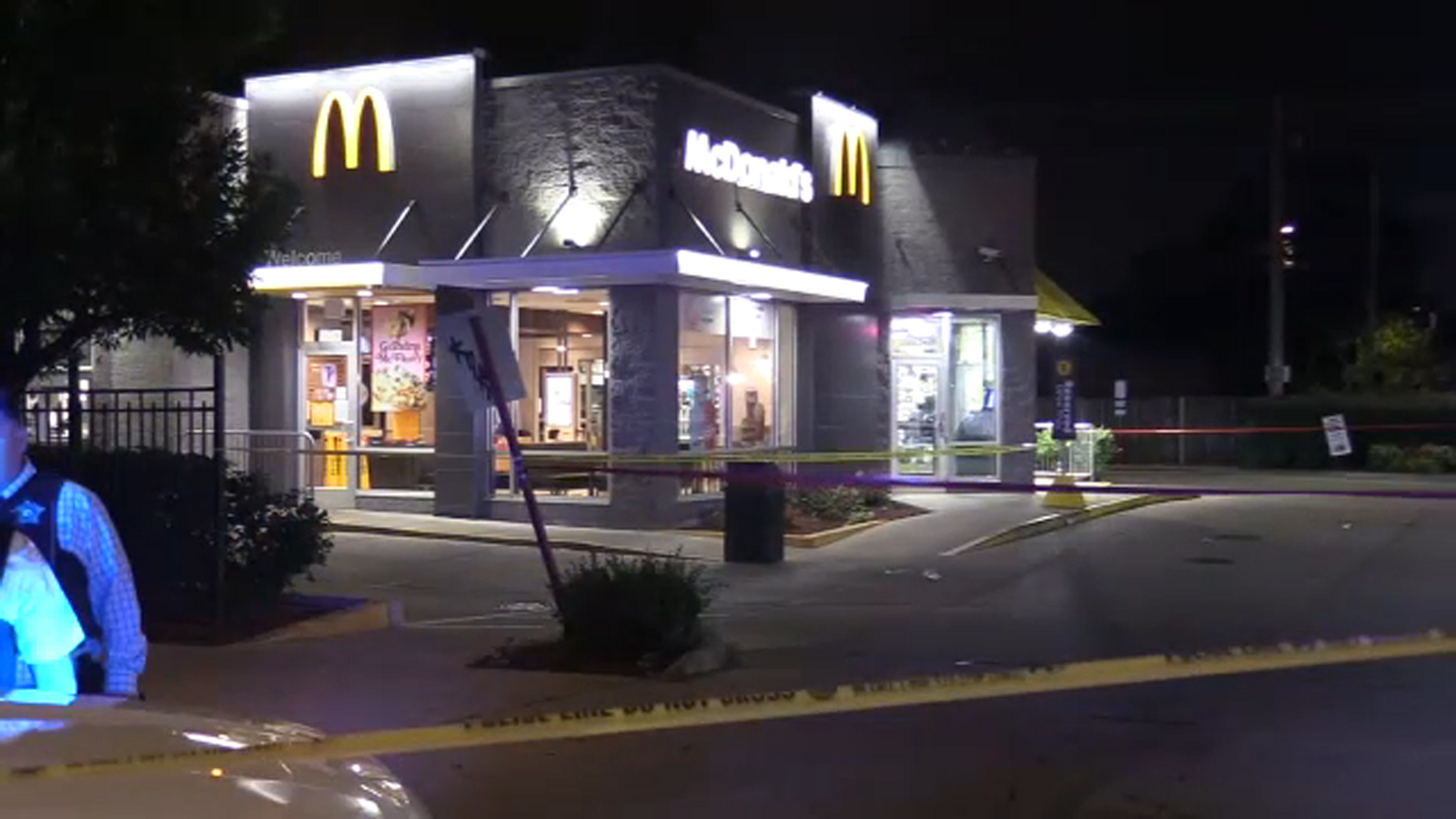 Chicago shooting: 2 shot outside McDonald's on North Avenue in Austin ...