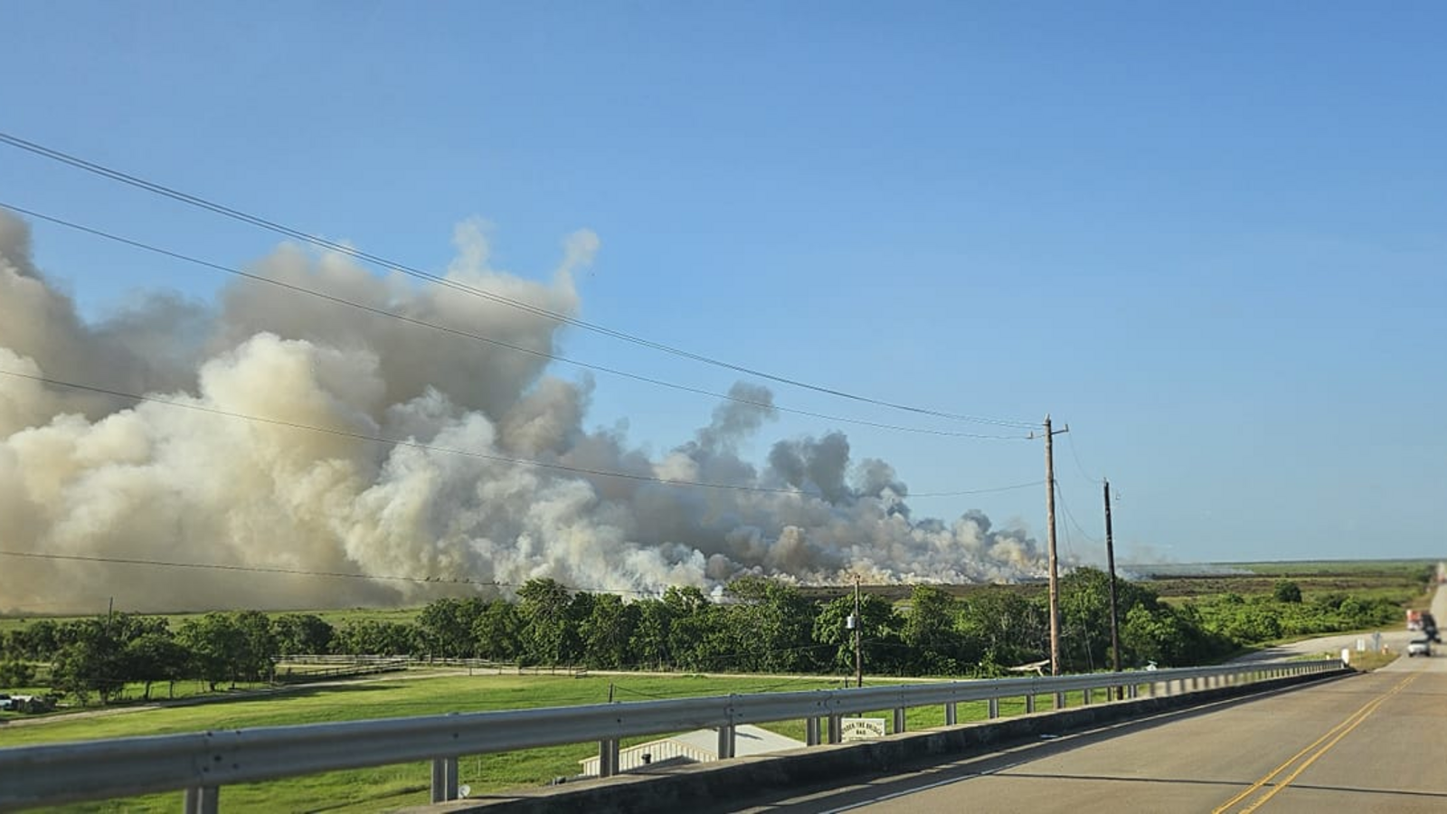 Large active wildfire in Brazoria County near CR 227, residents advised ...