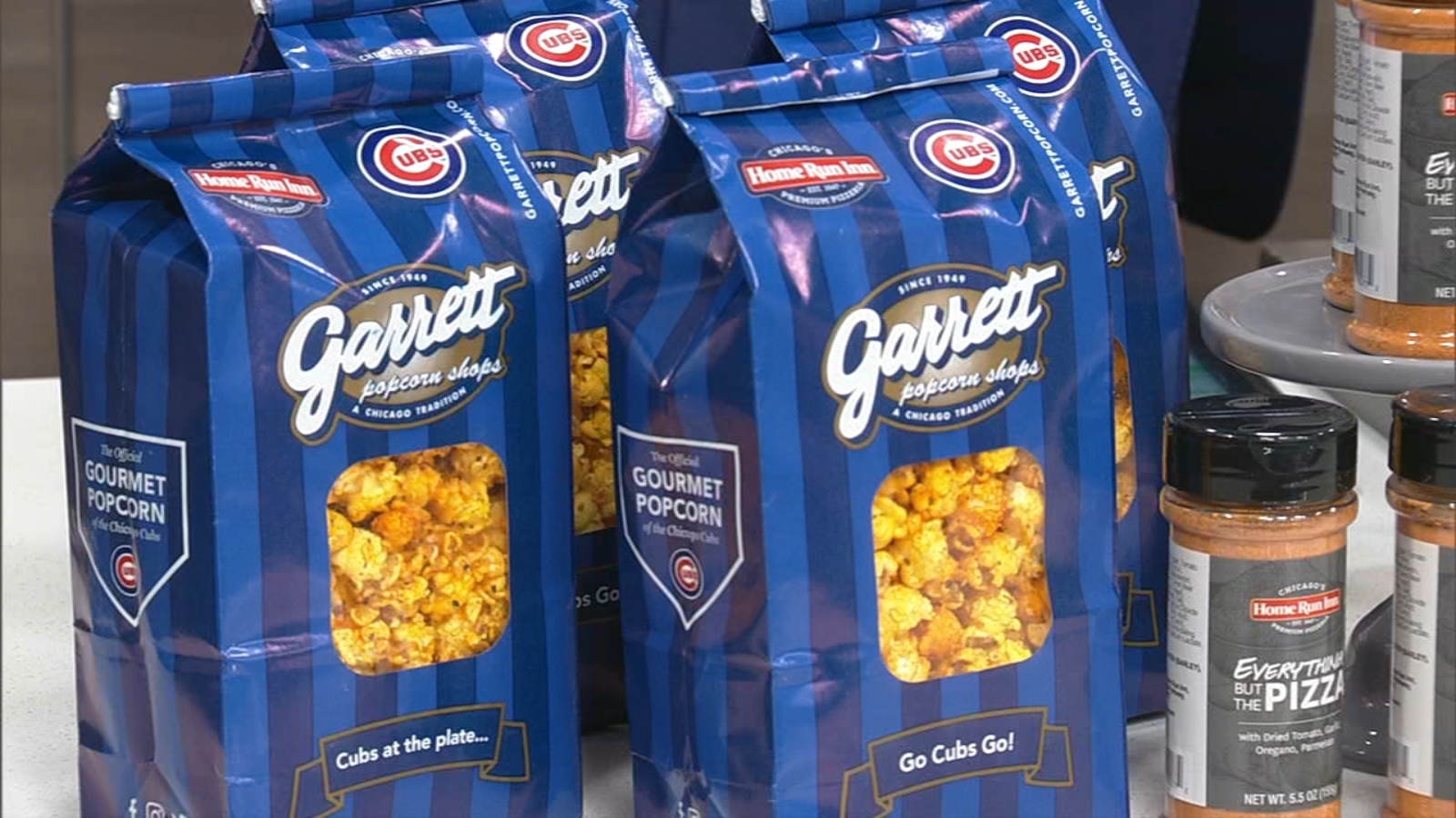 Garret Popcorn's limited time pizza flavor at Wrigley Field - ABC7 Chicago