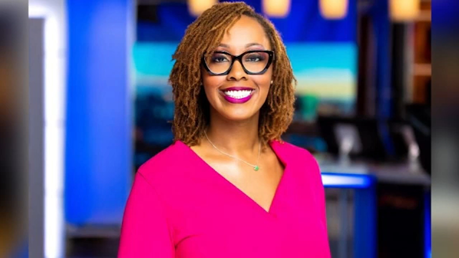 Reporter Akilah Davis With Abc11 Takes Off The Wig Reveals Locs Declares Juneteenth Natural