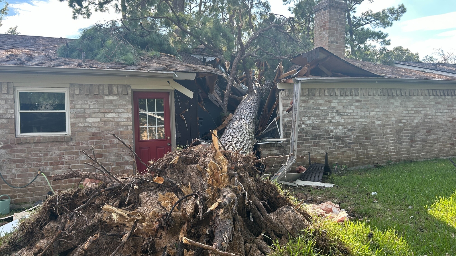 Texas storm damage: Trees remain on homes in Timber Lane subdivision ...