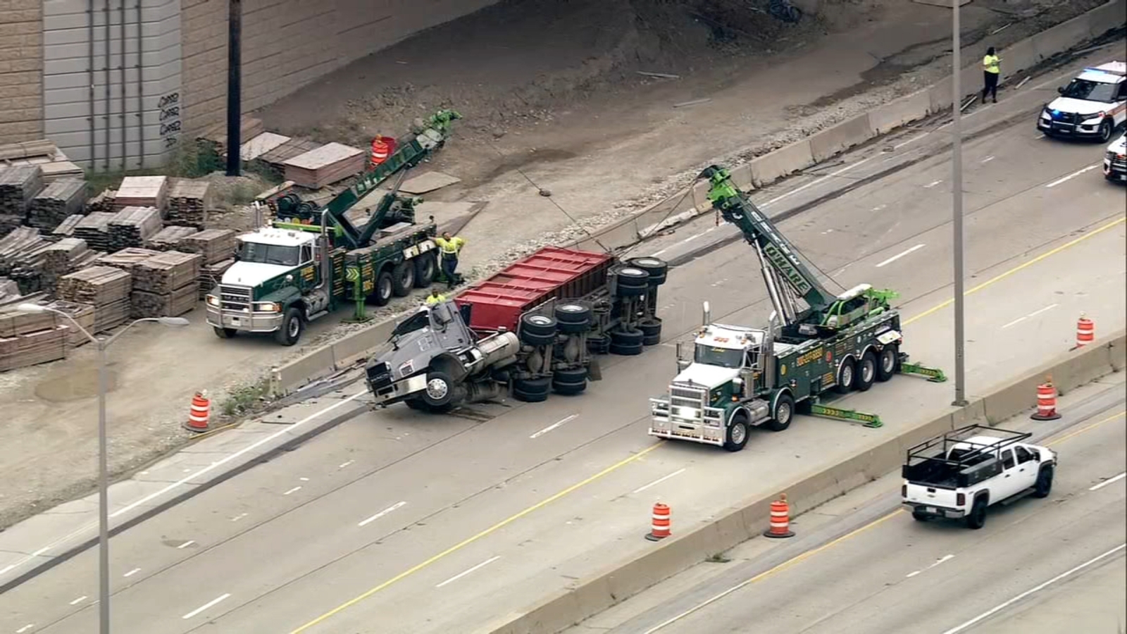 Chicago traffic: Semi hauling metal snarls rolls over, causes massive inbound traffic delays on ...
