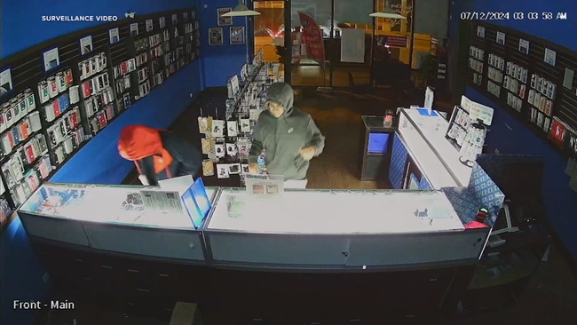 Chicago Crime Burglars Smash Into Wicker Park Business Surveillance