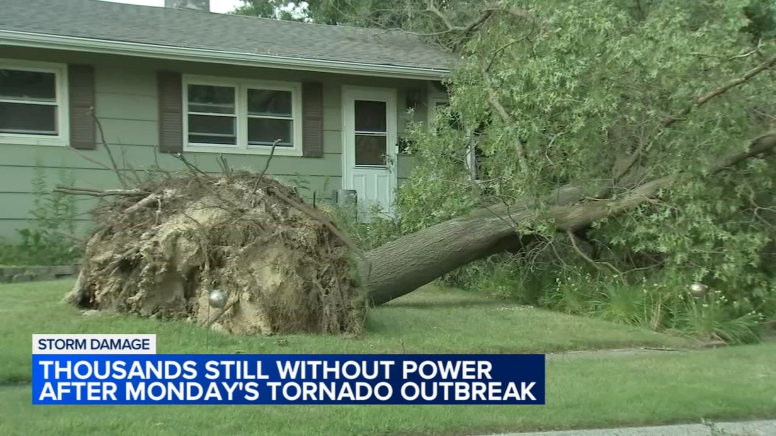 Illinois tornado damage: Thousands without power in Chicago area after ...