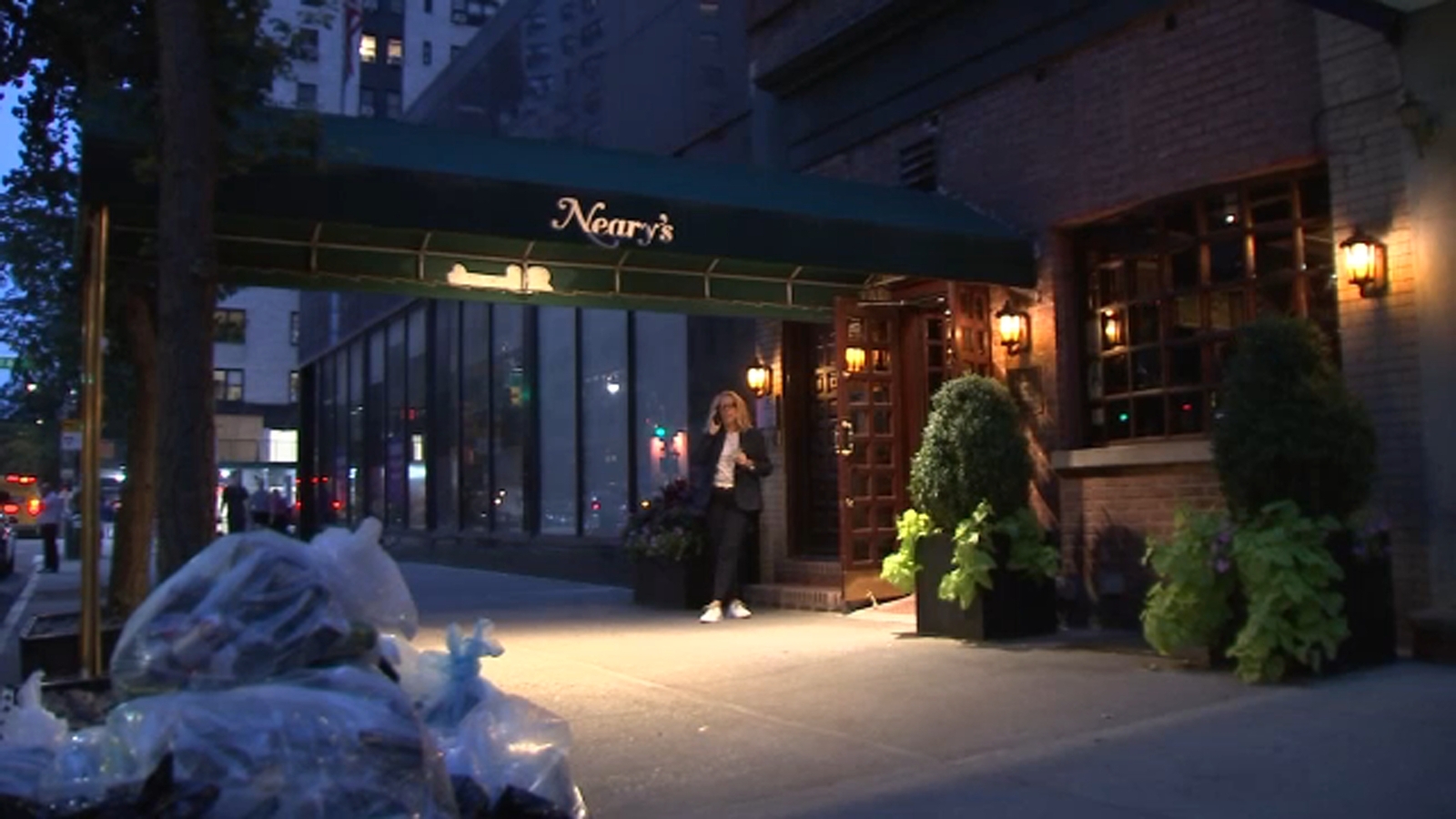 Irish pub Neary's is closing after 57 years in business in Midtown, NYC ...
