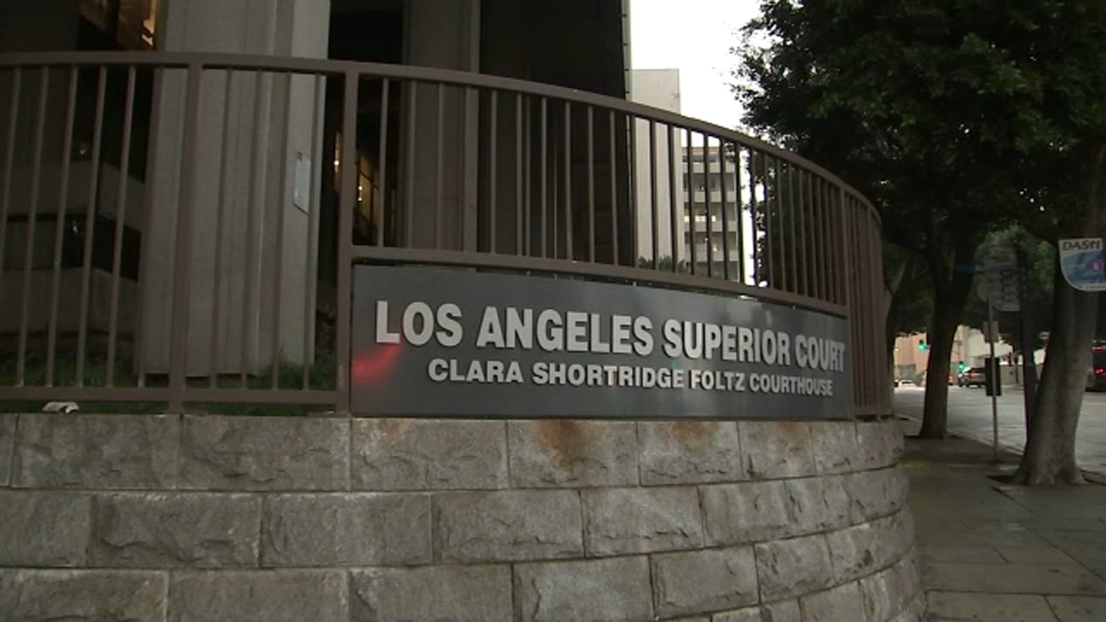 Cortes Superiores de Los Ángeles cerraron hoy tras un ataque de ...