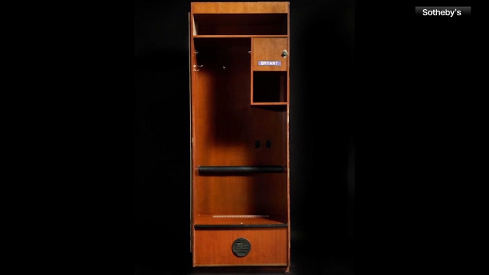 Kobe Bryant's Staples Center locker up for auction - 6abc Philadelphia