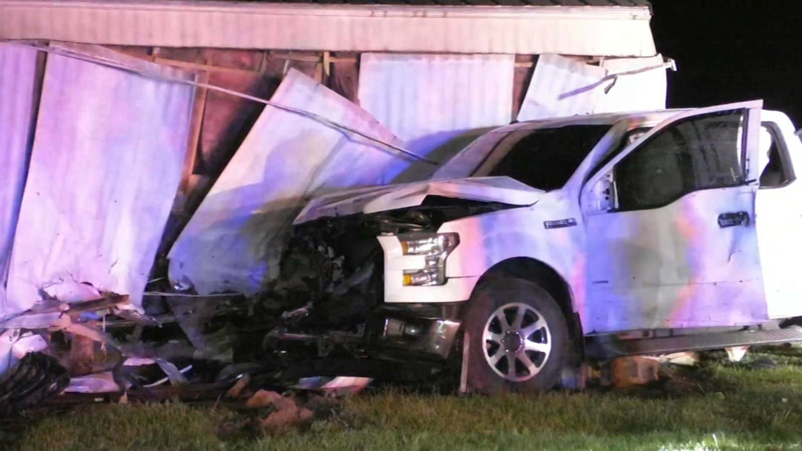 Harnett County crash | 2 injured after pickup truck hits 2 mobile homes ...